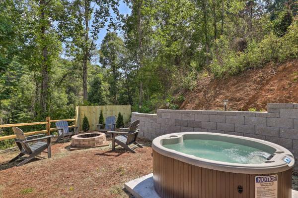 Pet-friendly Asheville Retreat With Hot Tub - Weaverville, NC