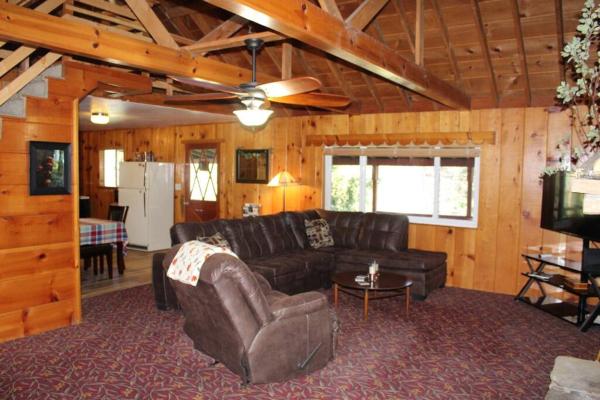 Rustic Chapparal Cabin At Bass Lake Heights - North Fork, CA