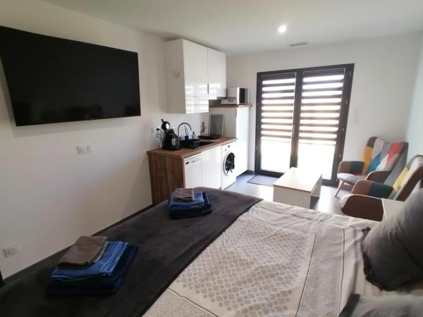 Studio Bleu, Neuf, Classé 3 éToiles, Clim, Wifi, Lave-linge, Lit King Size, Au Calme Et à 800m Des Plages De Valras Plage - Vendres Plage
