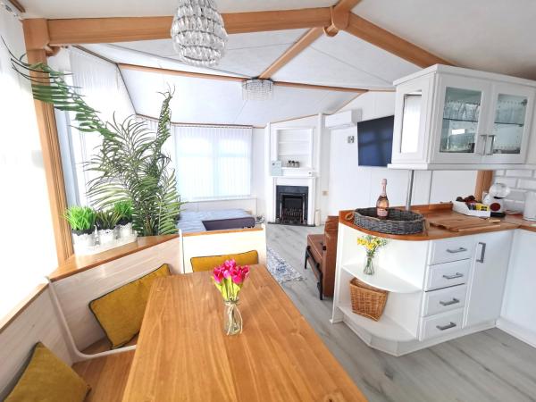 Lakes And Woodlands Overstone Holiday Park - Wellingborough