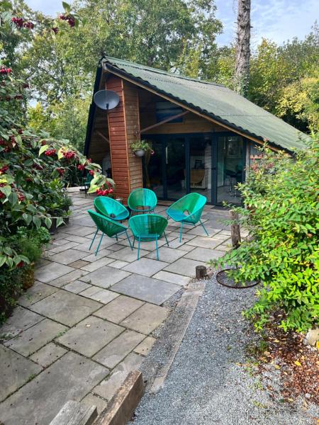 The Shed . A Cosy, Peaceful, 96% Recycled, Chalet. - Carmarthenshire