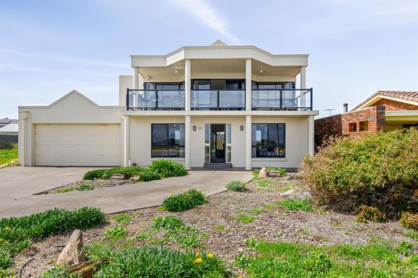 Mareblue Villa - Aldinga Beach - C21 Southcoast Holidays - McLaren Vale