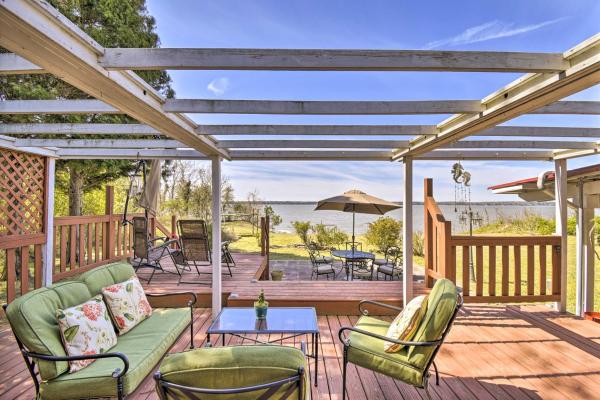 Gloucester Retreat With Backyard Oasis And Pier! - Gloucester, VA