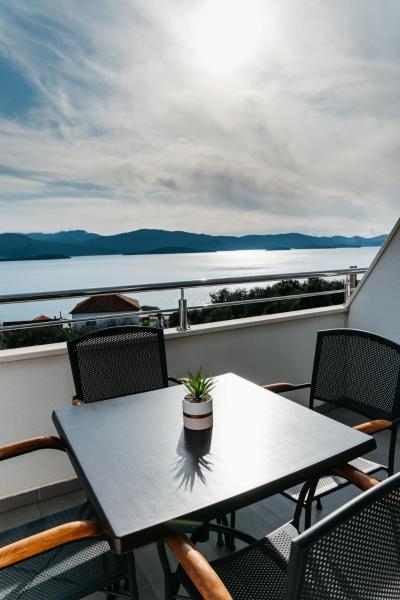 Apartment In Komarna With Balcony, Air Conditioning, Wifi, Washing Machine 4252-4 - Duba