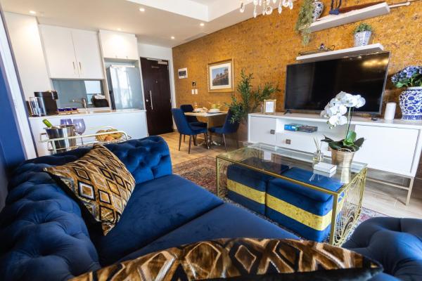 Beachfront Suite Ocean-view Balcony 300mb Fibre - Umhlanga