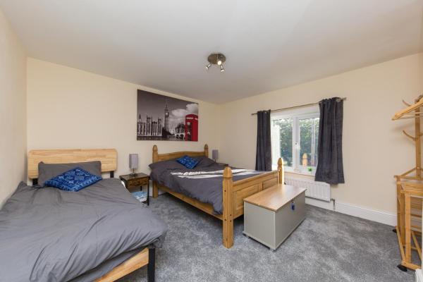Rocester Rest Close To Alton Towers & Jcb, Netflix - Uttoxeter
