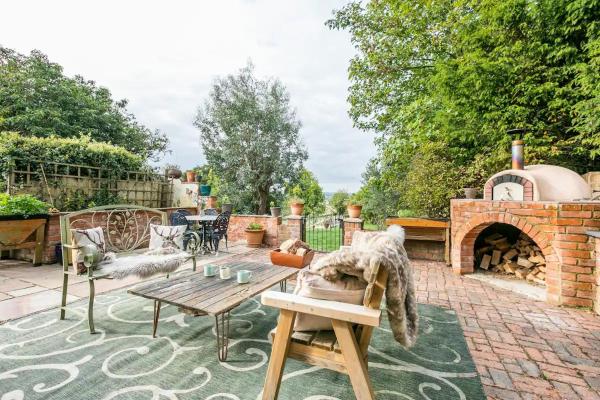 Idyllic 2- Bedroom Barn With Amazing Views - Cranbrook