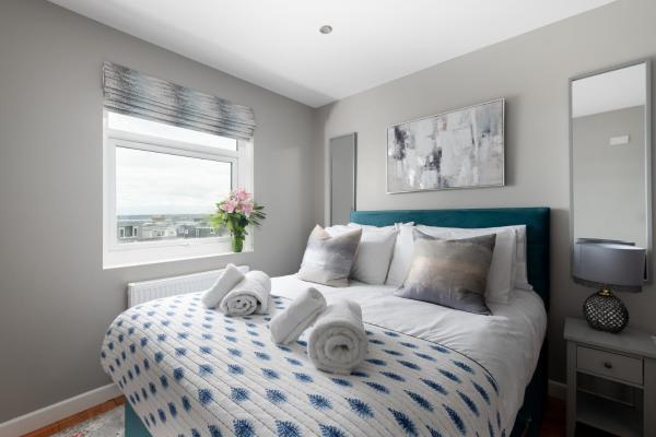 Morlanow-private Entrance, Courtyard, Sea Views - Holywell