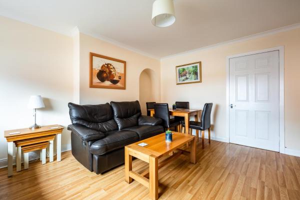 Scotia House -3 Bed House In Larkhall With Private Driveway - Strathaven