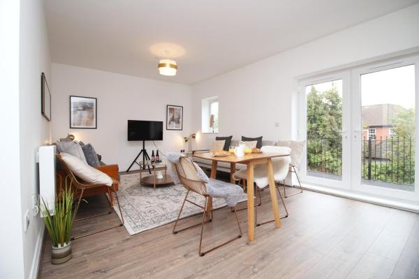 The North - City Centre 3 Bed Flat With Parking And Balcony - Cardiff