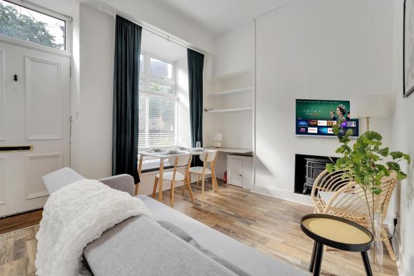 City Centre 2 Bedroom Main Door Apartment - Edinburgh