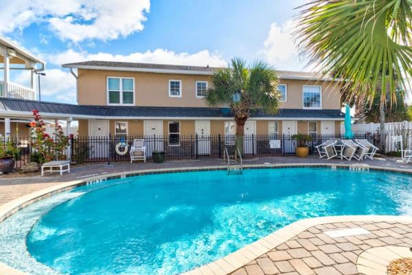 Lovely 2 Bedroom Condo In The Heart Of Flagler - Flagler Beach, FL