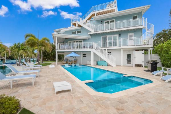 Dragonfly Harbour: Spectacular Canal Front Home, Pool, Hot Tub Rooftop Deck By Anna Maria Life - Anna Maria, FL