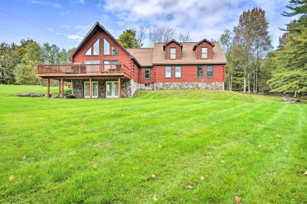 Grand Windham Retreat With Fire Pit And Game Room - Windham, NY