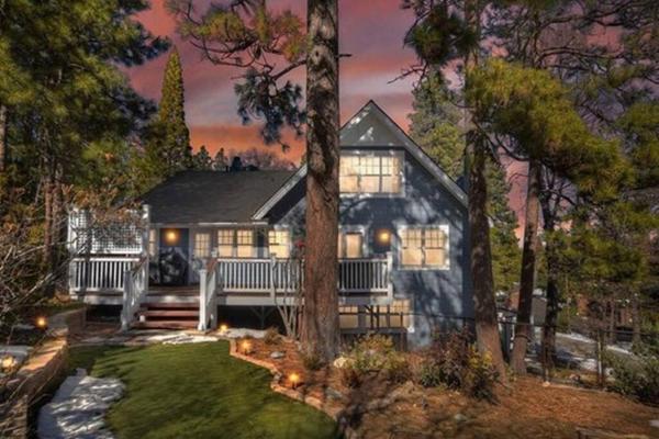 Musical Home-largefamily-hottub-gameroom-gatedyard-karaoke - San Bernardino, CA