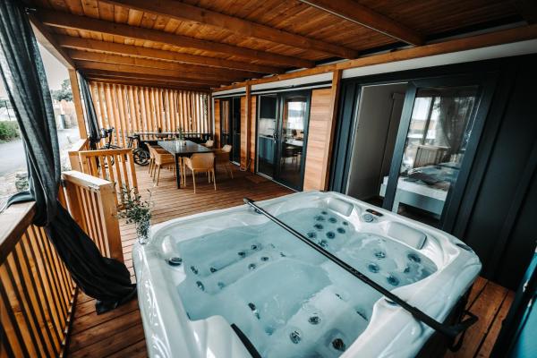 Sea House Shade, Pool & Jacuzzi - Privilege Point Camping & Villas - Selce