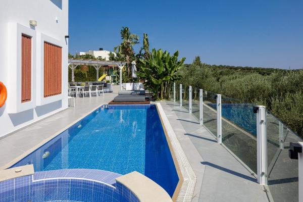 Chara Sensory Luxury Villa With Heated Pool & Gym, By Thinkvilla - Крит