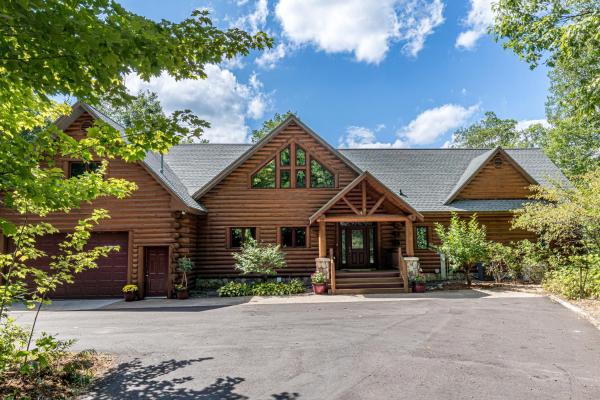 Bear Pause Retreat & The Stone House - Minocqua, WI