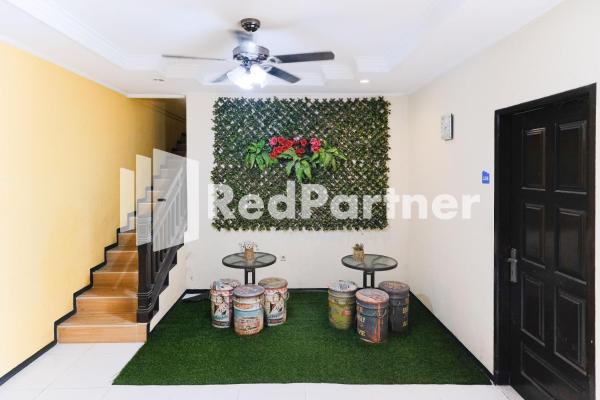 Dea Homestay Syariah At Kertomenanggal Surabaya Mitra Reddoorz - 수라바야