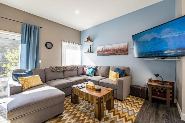 Pillow Top Condo By Revelstoke Vacations - Revelstoke