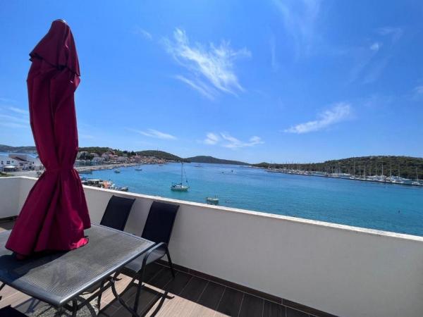 Apartment Nadalina - Rogoznica