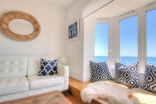 Seahorse - Axminster