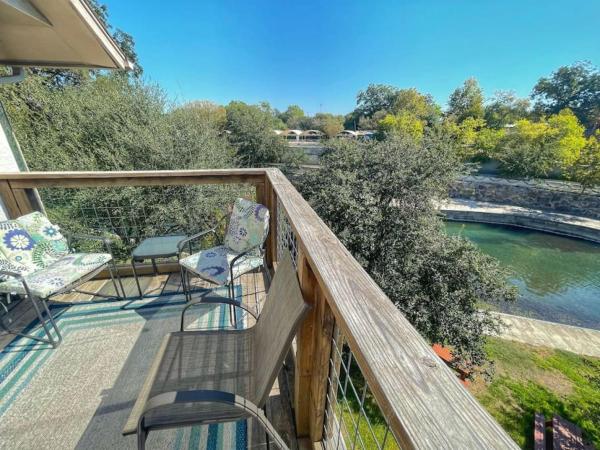 Comal River Condo 375 - Wolfpack, New Braunfels