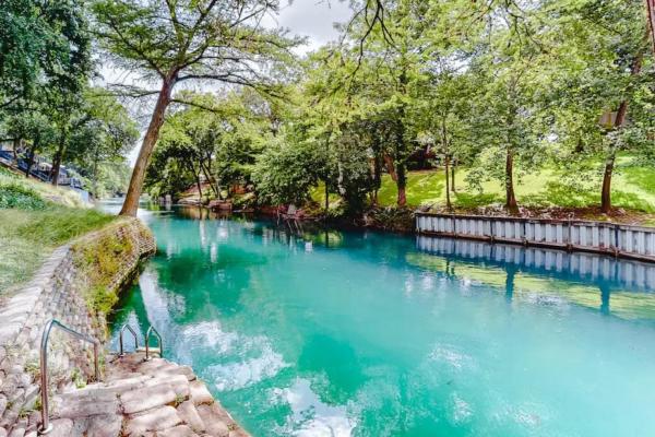 Restful River Retreat - Wolfpack, New Braunfels