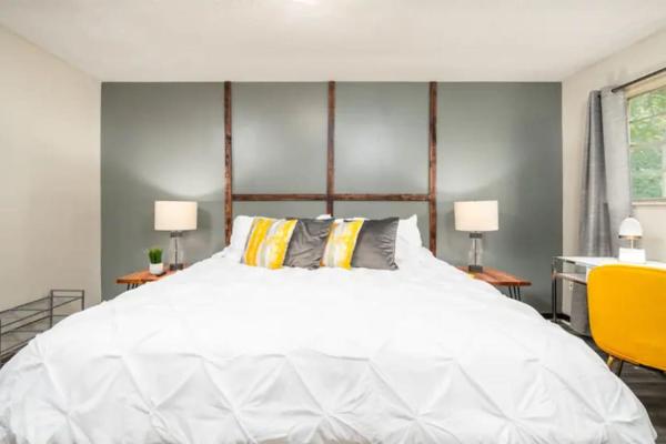 Heirs Living : Chic - 5miles To P&g . Pet Friendly . Kind Bed . Fully Furnished Apartment In Alexandria And Pineville Louisiana - Alexandria, LA