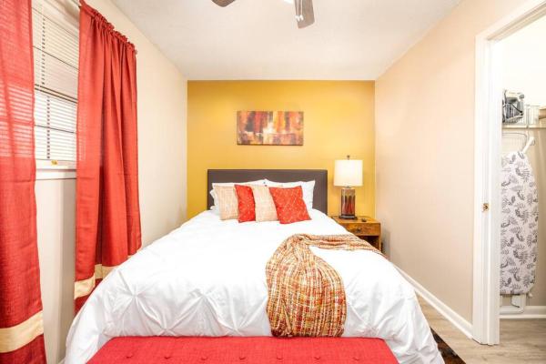 Heirs Living : Crisp - Near Medical Centers And Downtown . King Bed . Pet Friendly . Free Parking - Alexandria, LA