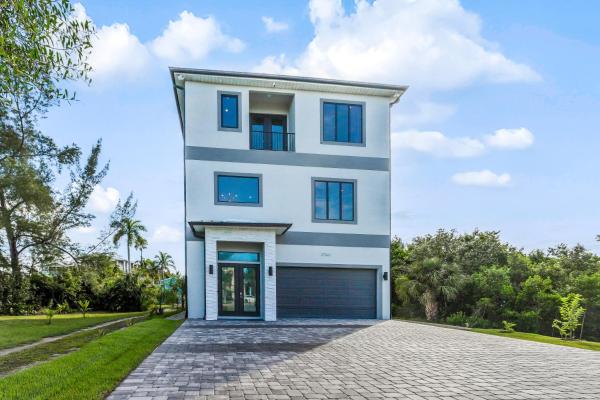 Modern Hickory Hideaway - Bonita Springs, FL