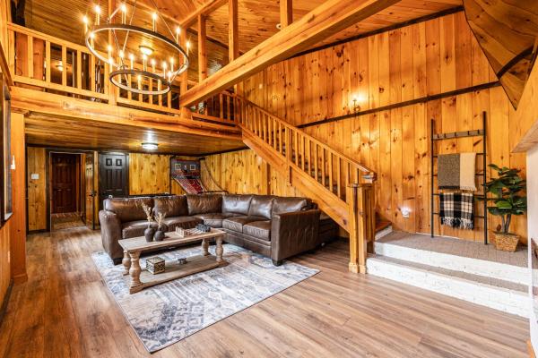 Fun Cabin With Hot Tub, Pool Table & Fire Pit - Big Blue - Bryson City, NC