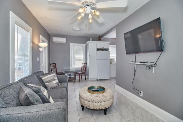 Gorgeous Loft Apartment Centrally Located Tampa - Tampa, FL