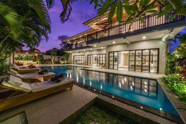 Villa Okenada - Modern 5-bedroom Pool Villa In Berawa! - Canggu
