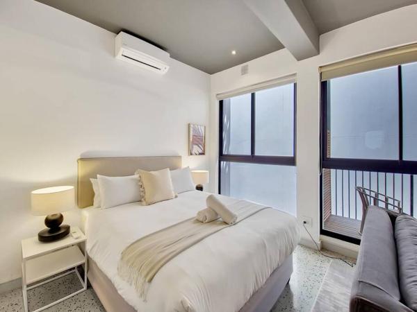 Brand New, Luxury, Wifi, Pool With 24hr Security - Camps Bay