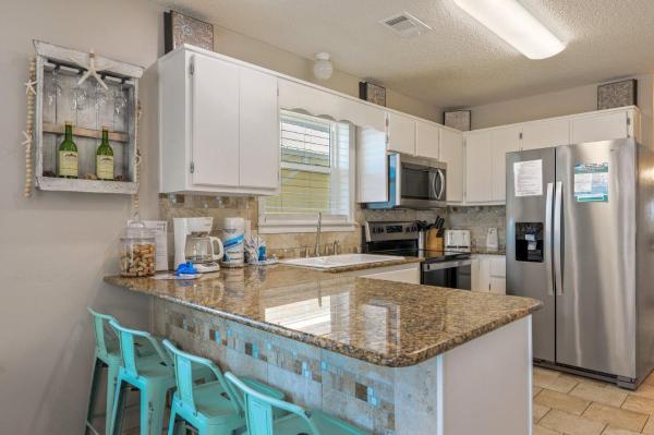 200 Yds To Private Gated Beach Access- 3br-2ba- Quiet Location In The Heart Of Destin! - Destin, FL