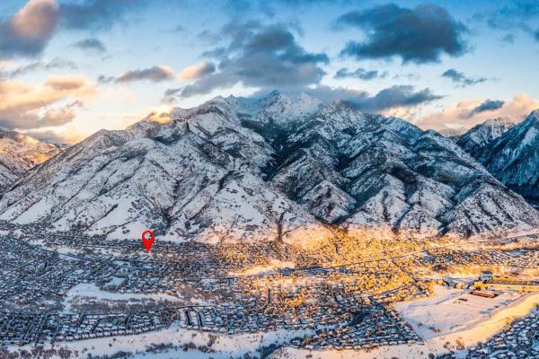 Cottonwood Canyon Basecamp Retreat - 5 Bathrooms - Snowbird, UT
