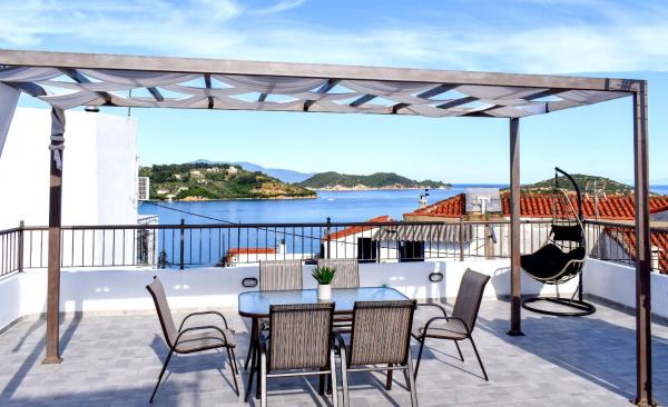 La Maison Plakes Rooftop Apt - Skiathos