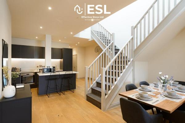 Dashing 2 Bedroom Duplex Apartment, Free Parking - シュルーズベリー