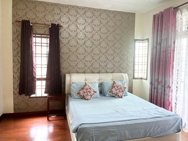 Muar Homestay, Located At Sabak Awor Seafood Court - Muar