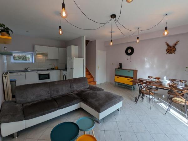 Gîte Familial Avec Piscine Chauffée Et Wifi, Au Cœur De La Nature, Proche Chadurie, Charente - Fr-1-653-172 - Charente