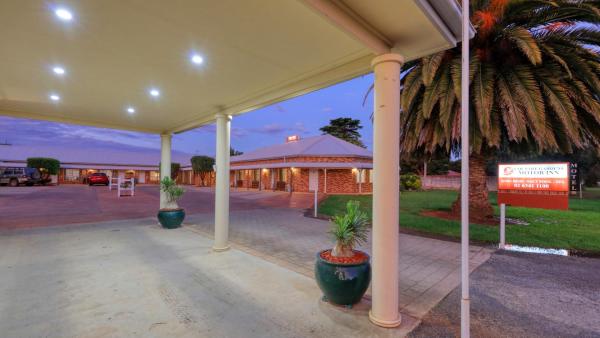 Country Gardens Motor Inn - Cowra