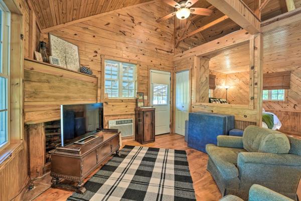 Idyllic Cabin With Fire Pit, Kayak On-site! - Humboldt, TN