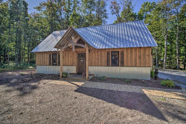 Stunning Cabin Getaway With Private Hot Tub! - Georgia, GA