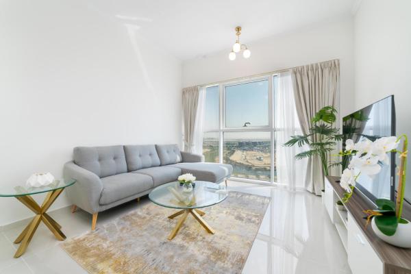 Immaculate 1br Apartment At Carson C - Dubai