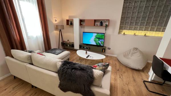 Central - Cosy Apartment Tirana (With Balcony) - Tirana