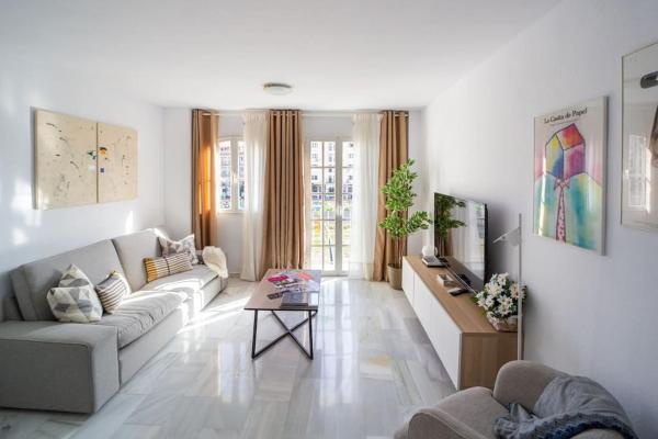Lovely Apartment With Free Parking - Málaga