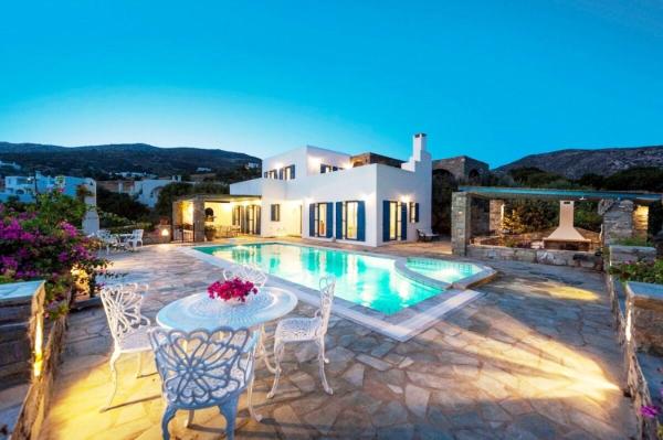 Pure White Seven-bedroom Villa - 4,736 Sq Ft Or 440sqm - Sleeps Up To 16 - Paros