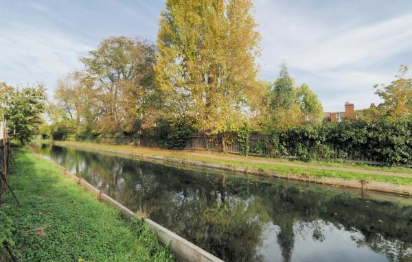 Stunning, Large 1 Bed Riverside Flat - Hertfordshire