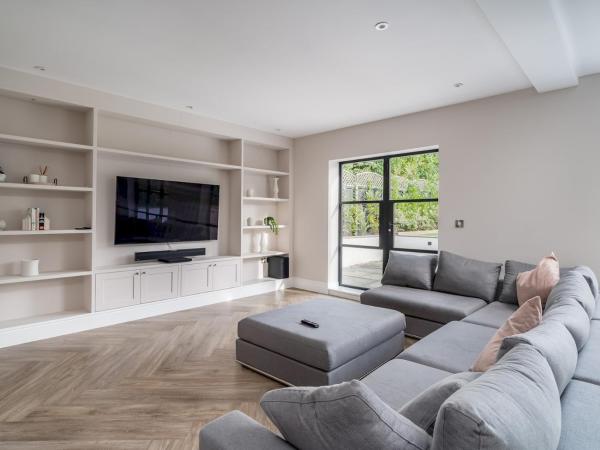 Pass The Keys Luxury 4 Bedroom Home With Large Garden - Watford